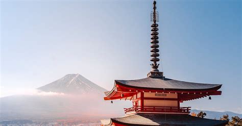 집 밖의 가을 색 가을 시즌 가을 풍경 경치 경치 좋은 전망 관광 그림 같은 전망 나뭇잎 단풍 문화 유산 문화적 랜드마크 붉은 탑 사당 사원 산