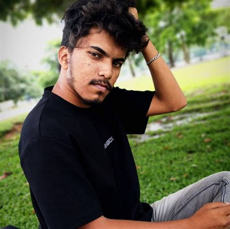 Gossip99 Com මේ කතාව ඇත්ත මේ මිනිස්සු මිනිස්සුන්ට බැරිම තැන බලලා