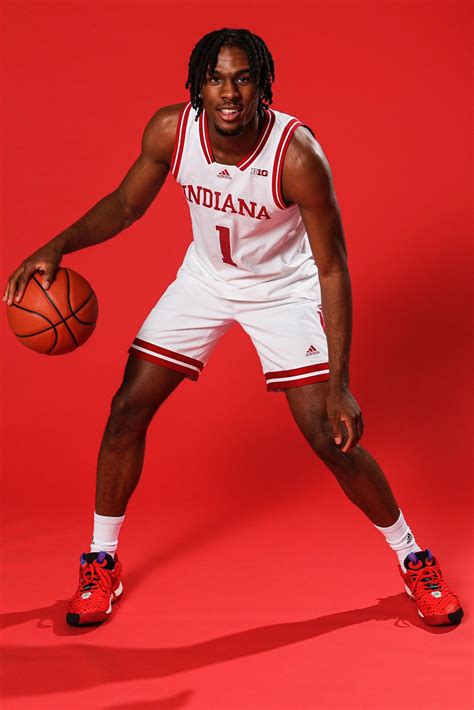 Five Star Forward Mackenzie Mgbako Commits To Indiana Zagsblog