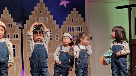 로운이의 생애 첫 크리스마스 공연 크리스마스에 생각나는 친구 Youtube