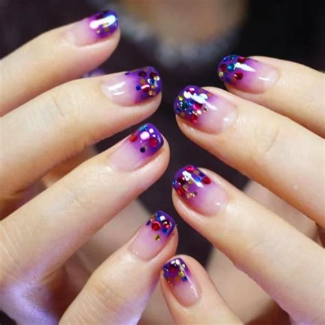 ชวนมาดู ไอเดีย ทาเล็บแบบออมเบร สวยชิค สไตล์ใสๆ ใครทำก็ปังแน่นอน