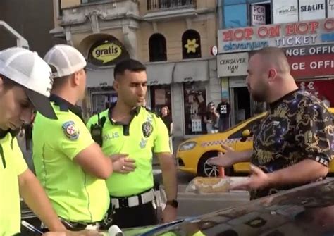 Trafikte Ceza Kesilen Bir Vatandaş Polislere Ağzına Geleni Söyledi