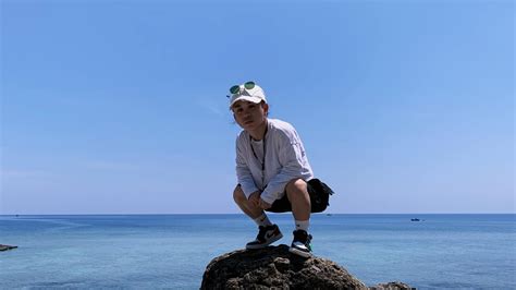 Chàng trai cao 1m26 Trần Xuân Tiến Đi ra đường với bạn gái ai cũng tưởng là 2 mẹ con