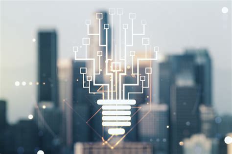 가상의 창의적인 아이디어 개념은 흐릿한 스카이라인 배경에 전구와 미세 회로 삽화를 가지고 있다 신경망과 기계 학습 개념 다중 노출 깊은에 대한 스톡 사진 및 기타 이미지