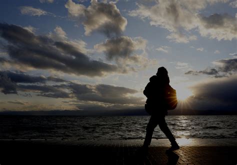 Наредните денови облачно од вторник локални врнежи од дожд на