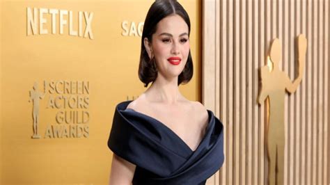 She Is Always Stunning Fans Defend Selena Gomez After Sag Awards Appearance