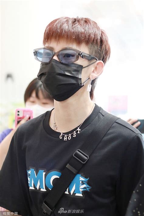 小鬼王琳凯顶红发酷炫逼人 墨镜遮面亮相星味十足新浪图片