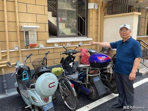 电动车充电器变绿灯后，什么时候拔掉电源插头？做错了会很伤电池搜狐汽车搜狐网