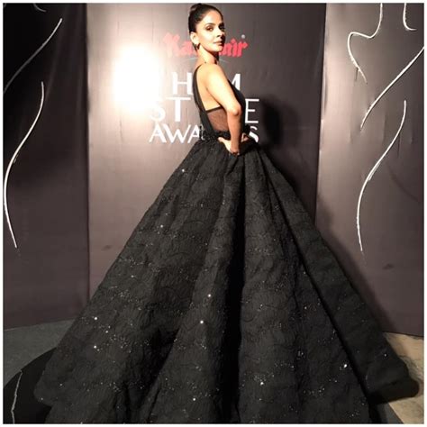 Top 10 Dresses Worn By Saba Qamar Reviewitpk