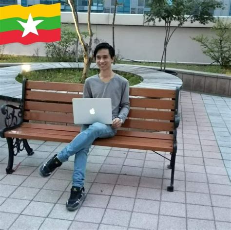 Cnakorea ဖခင်တစ်ဦးက သူ့သမီးကို ဂိုဒေါင်ထဲမှာရပ်ထားတဲ့ကားတစ်စီးကိုပ