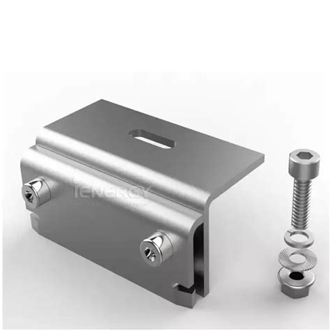 Badu Bg Слънчев фотоволтаичен проект монтиран в скоби за монтаж на покрив от метална ламарина