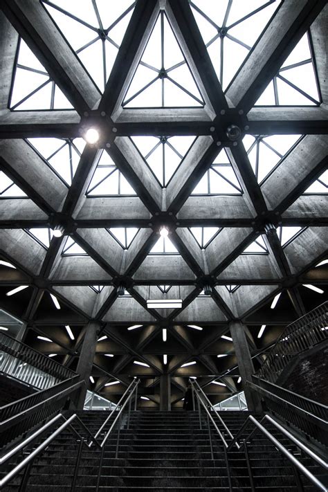 무료 이미지 건축물 구조 창문 건물 마천루 걸음 난간 선 단색화 디자인 계단 대칭 일광 3648x5472 1251725 무료 이미지