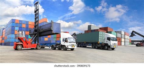 Forklift Loading Dock Stock Photos 9 243 Images Shutterstock