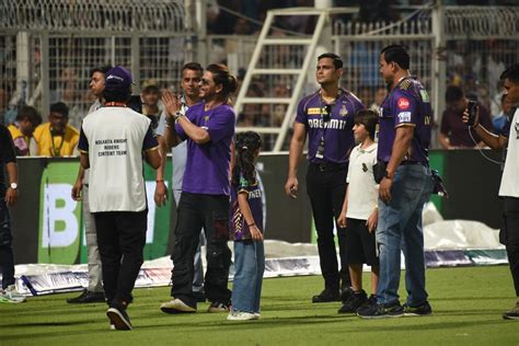 Ipl 2024 Shah Rukh Khan Celebrates Kkr Triumph With Victory Lap At Stadium See Pics Mykhel