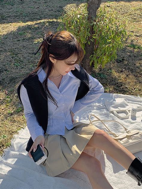 리리앤코 2천장 돌파 44 120 스티다민 스트라이프 슬림핏 세미크롭 카라 셔츠 봄가을겨울데일리룩데이트룩캐주얼룩캠퍼스룩러블리룩하객룩격식룩출근룩