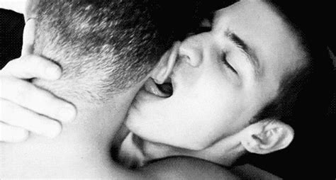 Photo Men Kissing Page 2 Lpsg