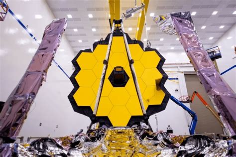 太美了！nasa展示詹姆斯·韦布空间望远镜传回的太空图片来自星系团詹姆斯·韦伯