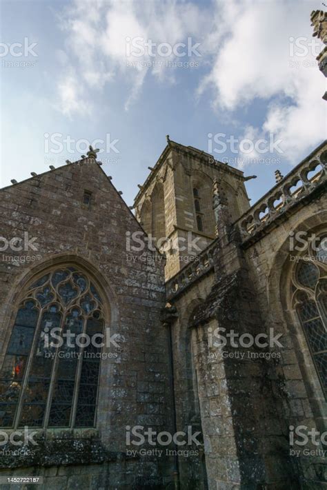 전형적인 아름다운 브르타뉴 어 화려한 고딕 양식의 교회 Eglise Saintronan은 프랑스 브르타뉴 주 Locronan의