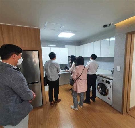 보건복지부 국립재활원원장 이범석은 노인과 장애인의 일상 생활 보조 및 돌봄 부담 감소를 위한 ‘돌봄로봇 중개연구 및 서비스