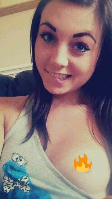 chicks posing nude on snap shesfreaky
