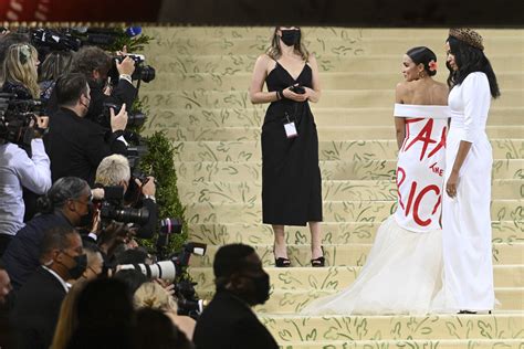 Aoc Investigation Is Not Impacting Met Gala Guest List Beautifaire
