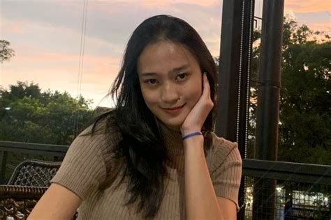 Potret Pevoli Cantik Widya Fadhilah Senyum Manisnya Bikin Hati Meleleh Okezone Lifestyle