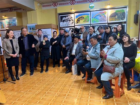 Хүний эрхийн асуудлыг шог зургаар хөндөн тавьсан үзэсгэлэн дэлгэгдлээ Цэц МН