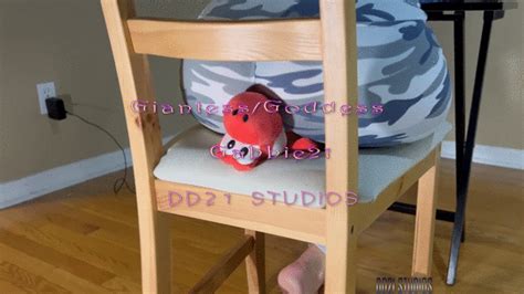 Goddess Gabbie21 Shrunken Study Group Pt 1 Giantess Daphne Devaux21