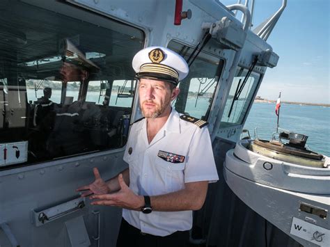Pays Basque à Bord Du Chasseur De Mines Croix Du Sud En Escale