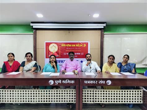 अभिनेत्री मृणाल कुलकर्णी संगीतकार शौनक अभिषेकी डॉभावार्थ देखणे यांना