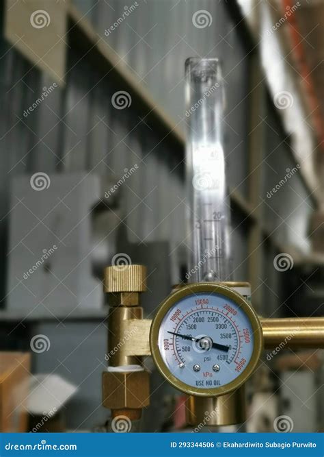 Close Up Image Of Liquid Gas Pressure Meter Stock Photo Image Of Gauge Compressor 293344506