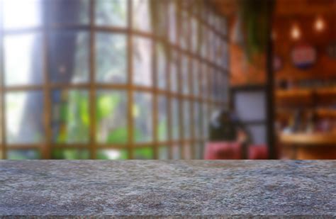 추상의 빈 대리석 돌 테이블 앞에 레스토랑 카페 커피 전문점 인테리어의 배경을 흐리게 디스플레이에 사용할 수 있습니다 또는 귀하의 제품이미지를 몽타주 0명에 대한 스톡 사진
