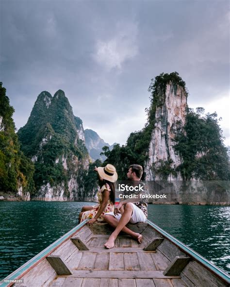 카오속 국립공원 추란댐 라타프라파 댐 또는 라자프라바 댐 앳 수라타니 태국 커플 휴가 강에 대한 스톡 사진 및 기타 이미지 강 경관 관광 Istock