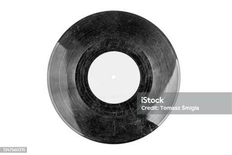 구식 손상된 비닐 레코드 흑백 Hdr 흰색 배경에 격리 된 물체 잘라 내고 빈 빈 라벨 고전적인 빈티지 복고풍 비닐 디스크 많은 깊은 스크래치 최고 보기 레코드 아날로그