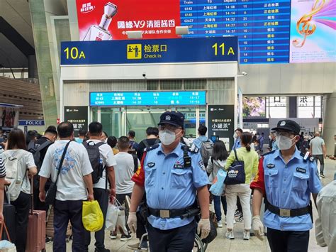 北京铁警国庆假期为旅客找回遗失物品三百多件北京时间