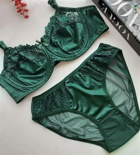 ست شورت و سوتین ساتن گیپور