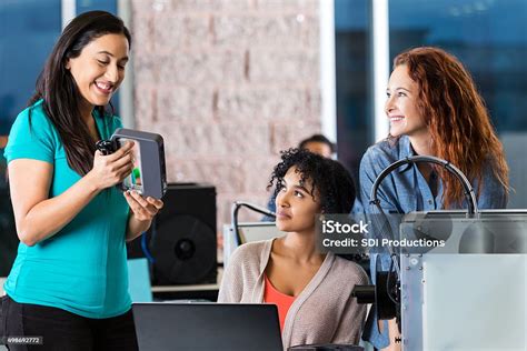 교사 표시중 대학생 3d 스캐너 및 3d 프린터 2015년에 대한 스톡 사진 및 기타 이미지 2015년 30 39세 3d 프린팅 필라멘트 Istock