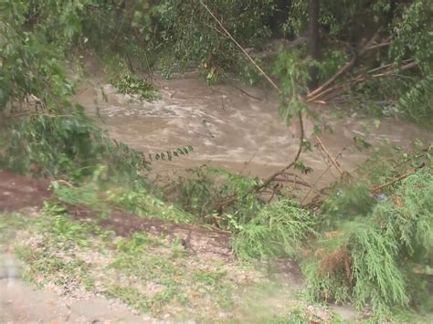 Its Never Flooded This Bad Flash Flooding Causes Damage To Homes