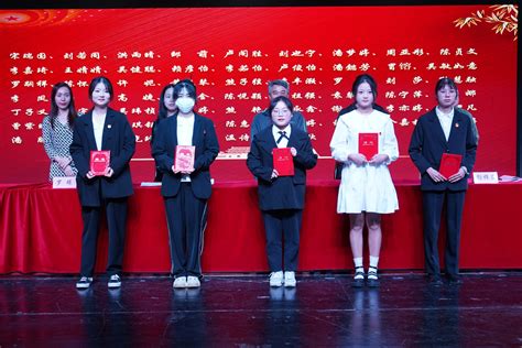 青春逢盛世，奋斗正当时