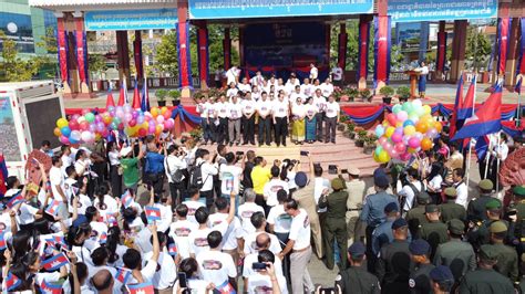 ប្រជាពលរដ្ឋ សិស្សានុសិស្ស អាជីវករទូទាំងខេត្តបន្ទាយមានជ័យ ប្រមាណ២ពាន់នាក់