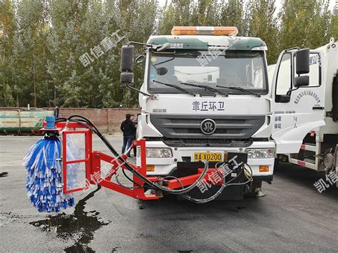 高速护栏清洗车 山东凯信重工机械有限公司