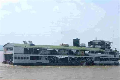 ရေစကြိုမြို့နယ်၊ ဆင်ဖြူရှင်တံတားမှ စုန်ဆင်းလာသော စစ်တပ်သင်္ဘောအုပ်စုကို