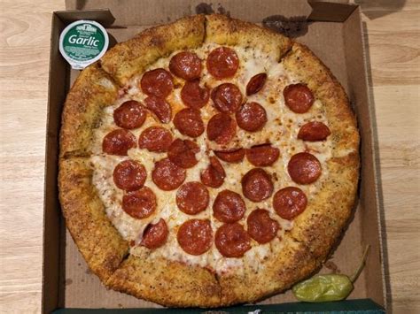 Review Papa Johns Garlic Epic Stuffed Crust Pizza