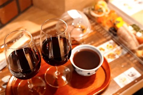 葡萄酒一番館甲府駅構内立ち飲みでワイン3種飲み比べオードブルで舌鼓 ものくろぼっくす