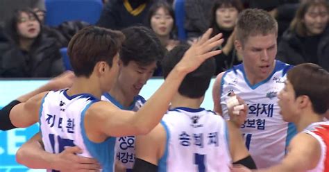 삼성화재 현대캐피탈 꺾고 3위 도약