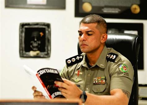 Tenente Coronel Lança Livro Sobre Caçada A Lázaro Barbosa Deus Me