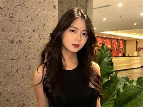 Biodata Christy Jkt48 Tampil Di Mv Shopee Lebih Hemat Lebih Cepat Inspirasi Shopee