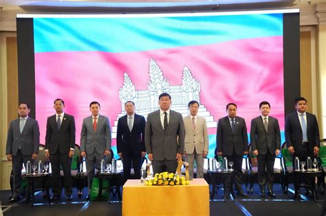 ឯកឧត្តមឧបនាយករដ្ឋមន្ត្រី សាយ សំអាល់ ជំរុញលើកទឹកចិត្តថ្នាក់ដឹកនាំក្រសួង