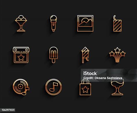 세트 라인 비닐 디스크 음악 노트 음색 아이스크림 그릇 종이 쇼핑백 칵테일 불꽃 놀이 및 로켓 아이콘 벡터 Pyrotechnic Effects에 대한 스톡 벡터 아트 및