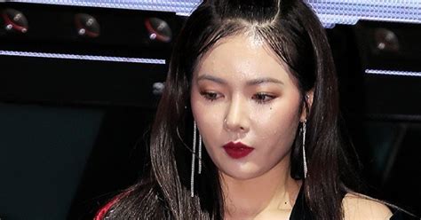 포토 현아 아찔한 가슴골